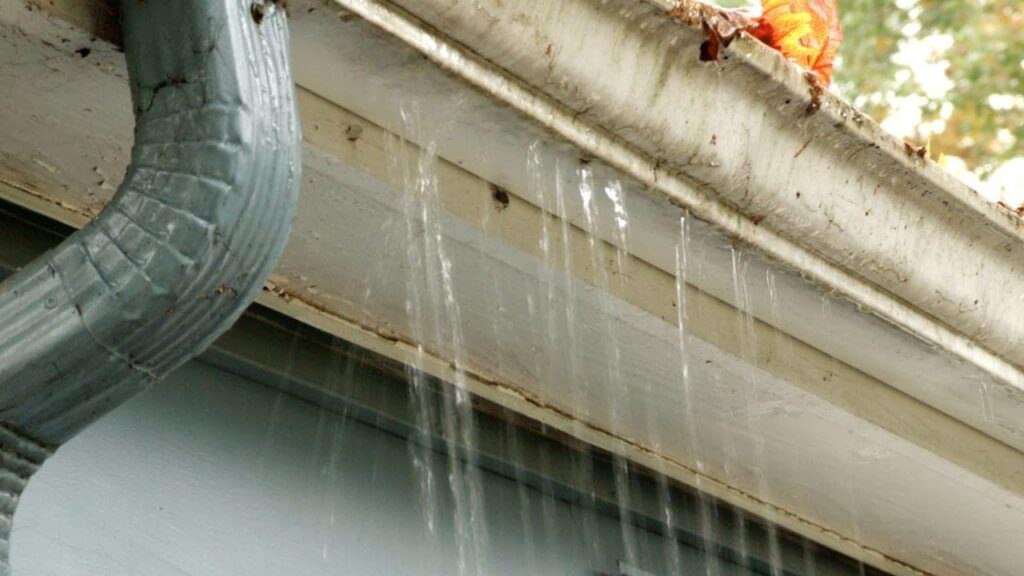 Top 5 Signs Your Gutters Are Leaking - Rescue My Roof